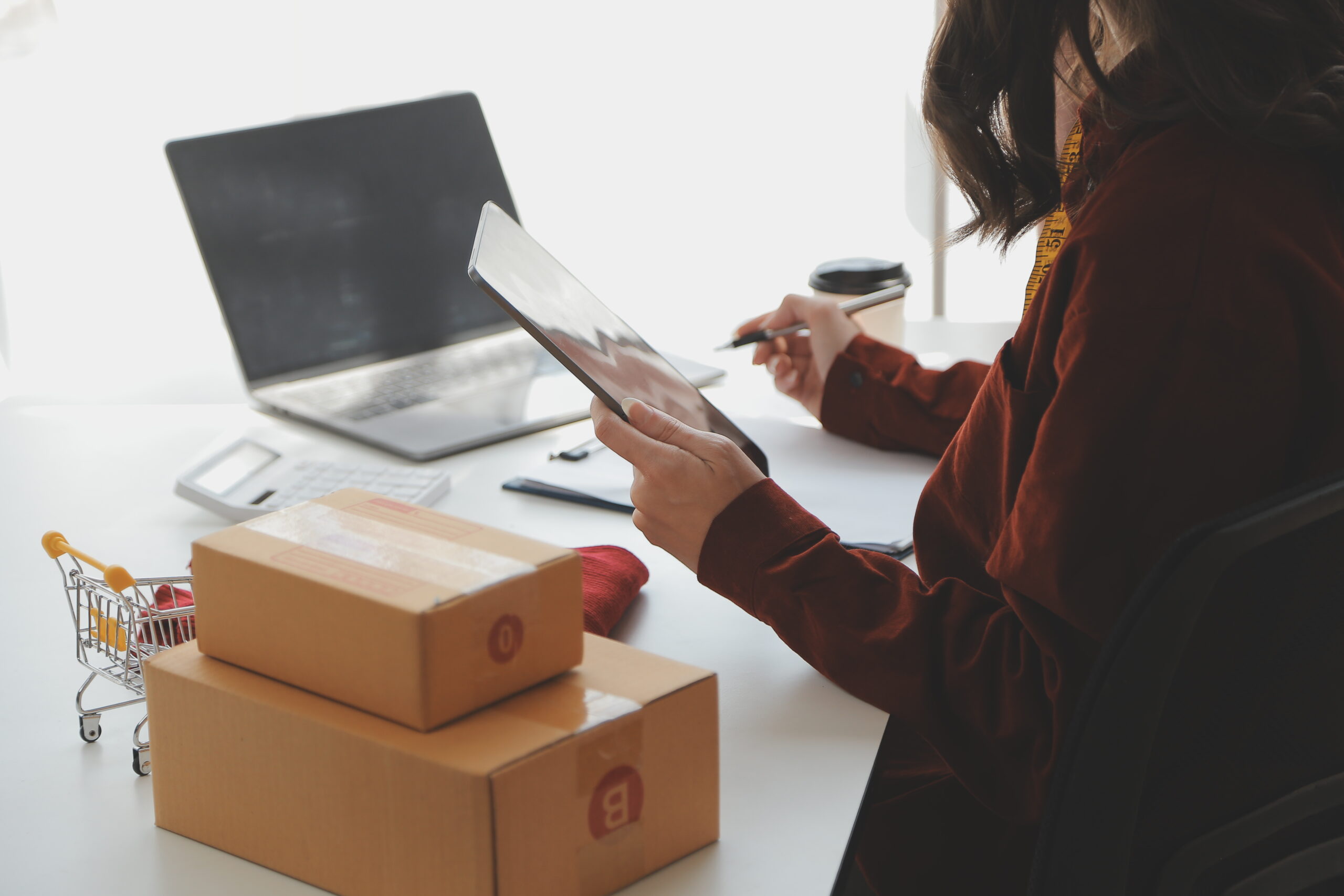 Quelles différences entre le E-commerce et le Dropshipping